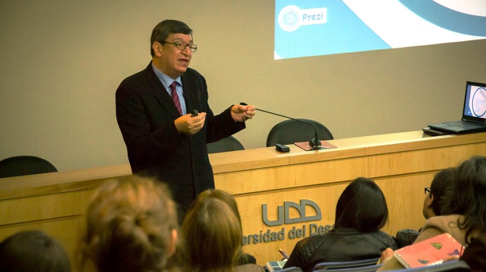 Experto en competencias genéricas se presentó en la UDD