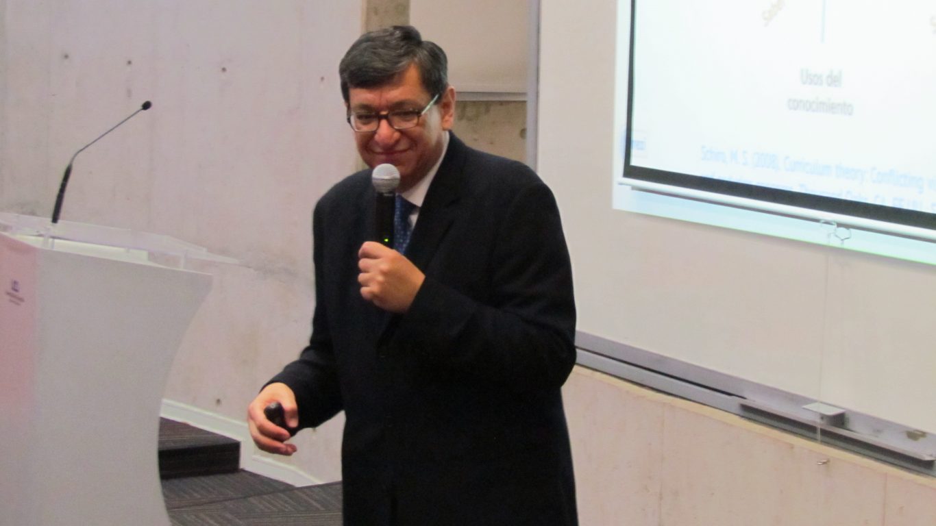 Experto en competencias genéricas se presentó en la UDD