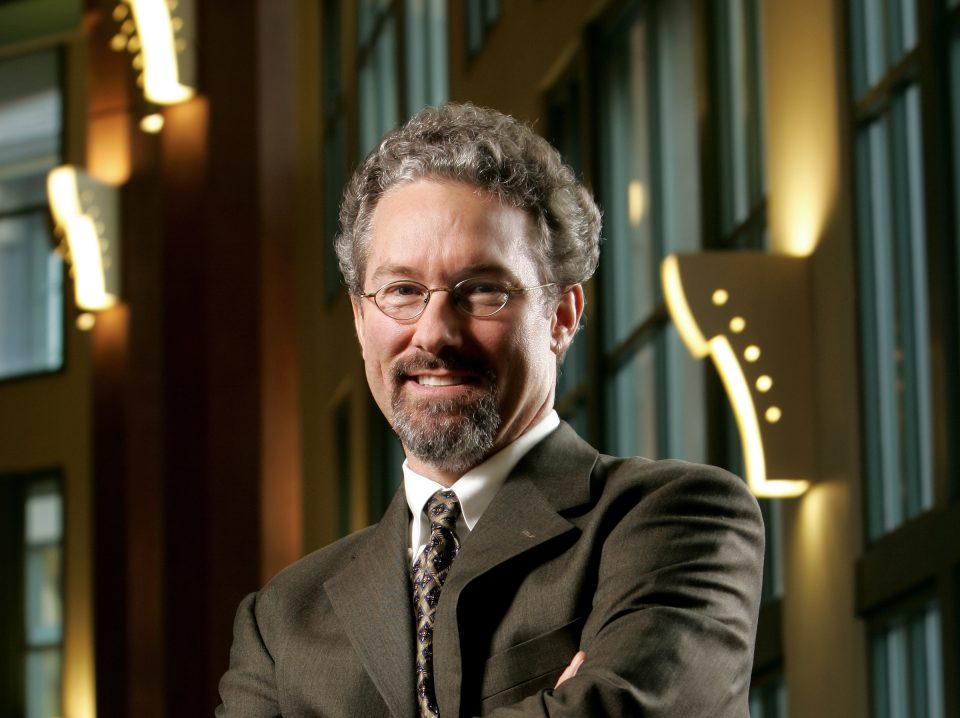 Decano de Berkeley de visita en la UDD