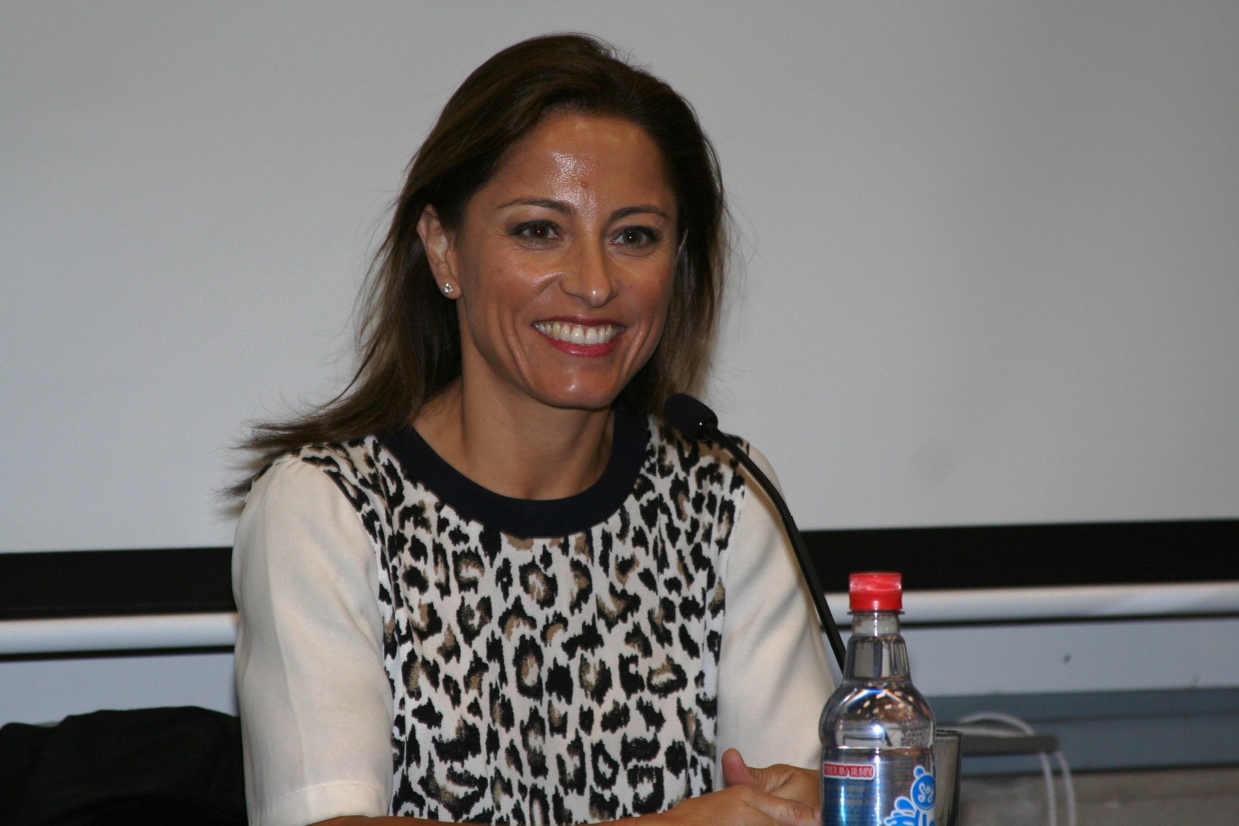 Constanza Santa María se reunió con alumnos de Periodismo - UDD