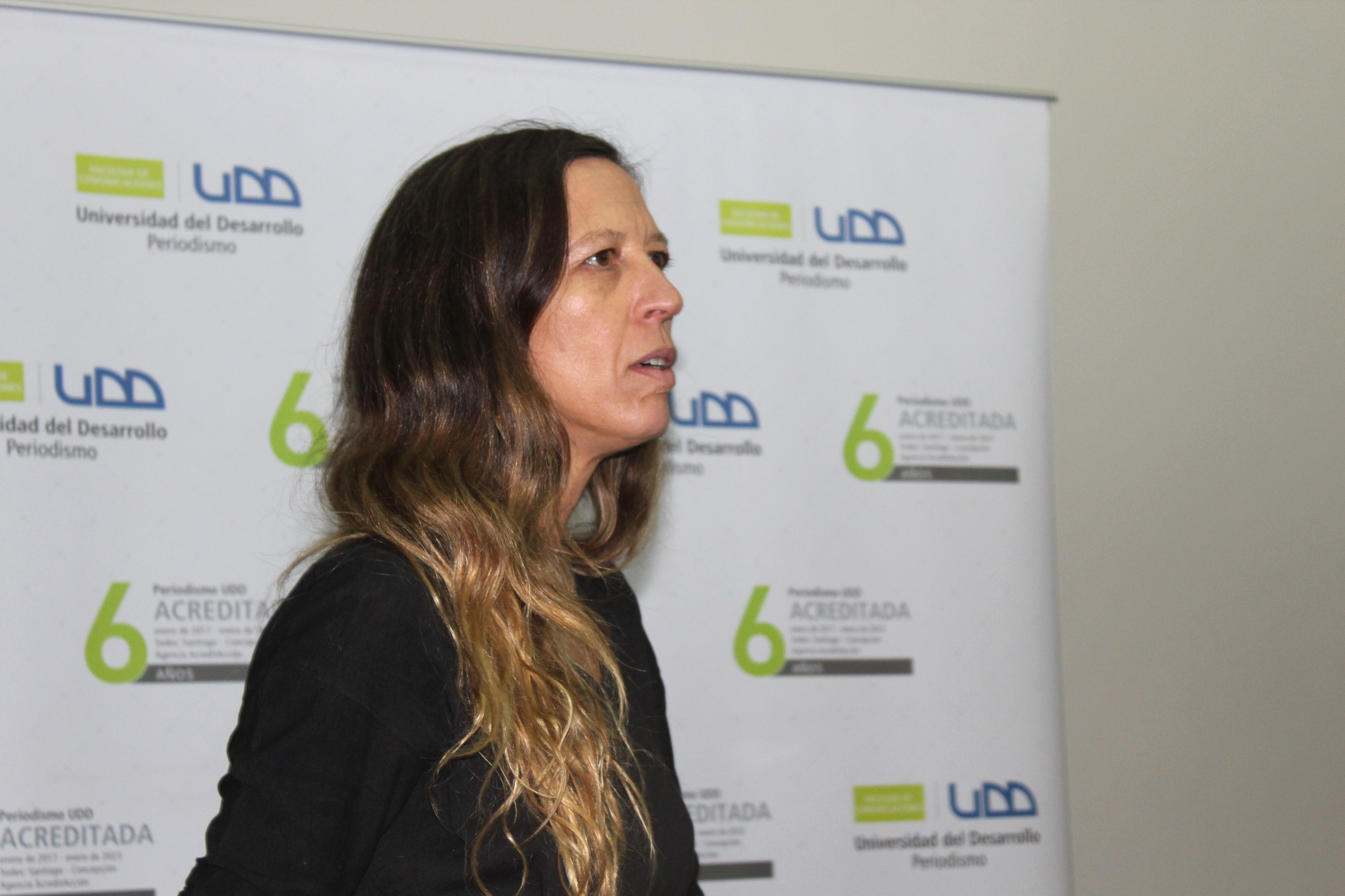 Charla con Andrea Moletto, editora de “The Clinic” - UDD
