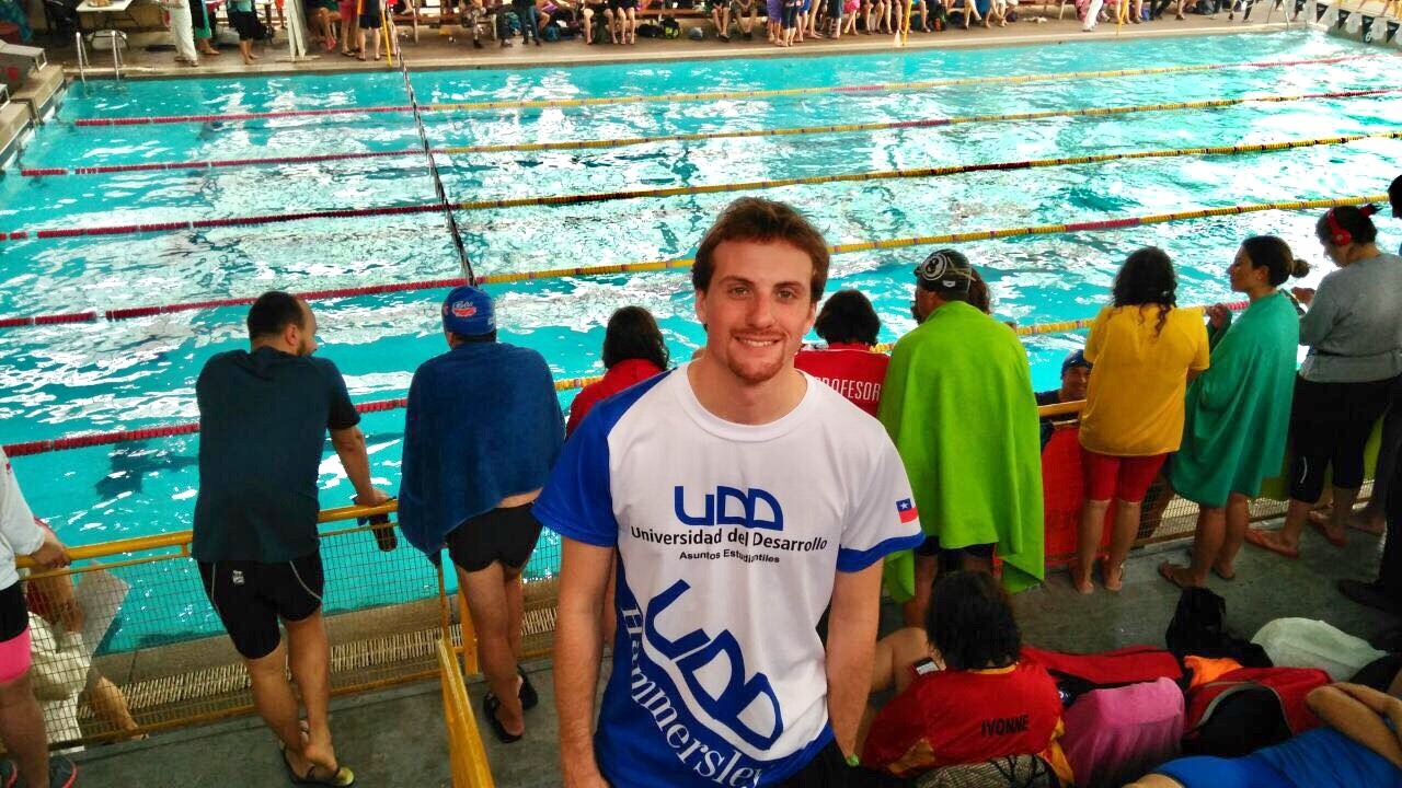 Christian Briceño obtuvo dos medallas en campeonato de Natación - UDD