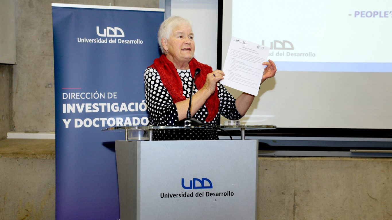 UDD reconoce a Anne Bliss como profesora visitante permanente - UDD