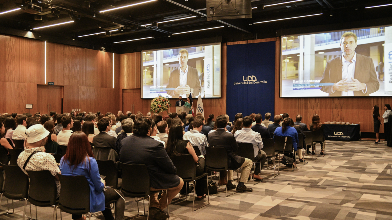 Emprendimiento UDD presentó los mejores proyectos de alumnos y alumni del 2023 - UDD