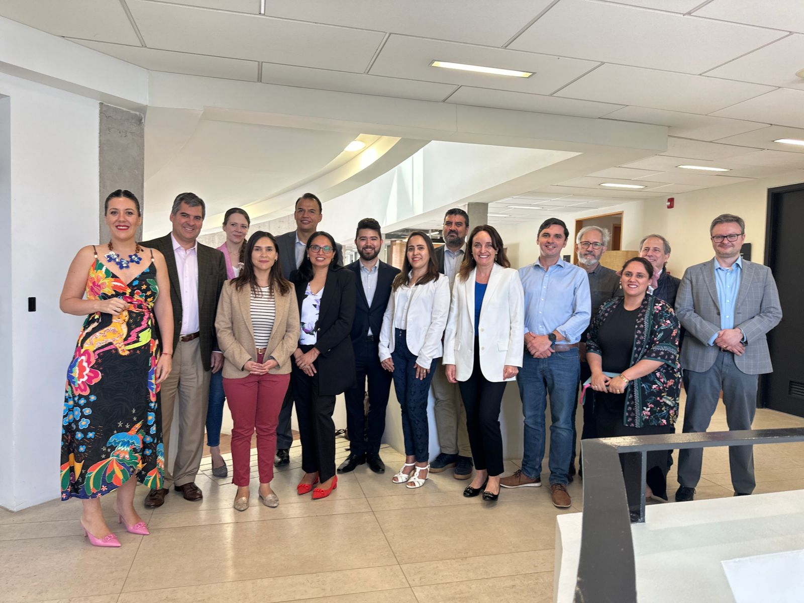 UDD EXPLORA ESPACIOS DE COLABORACIÓN EN INVESTIGACIÓN CON ROCHE - UDD